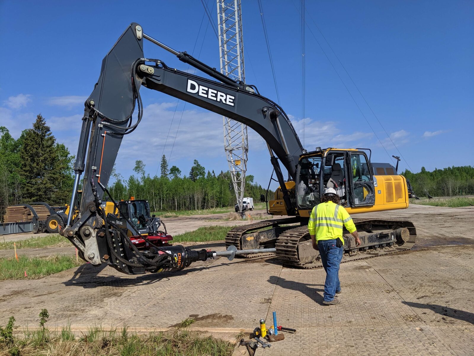 Composite DURA-BASE® Mats for Heavy Duty Roads & Cranes | Megadeck Mats ...